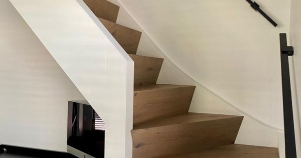 Trapleuning bevestigen | Professioneel advies