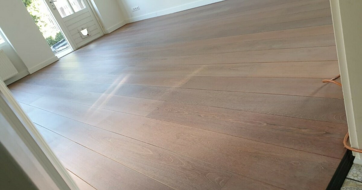 Merbau vloer schuren en behandelen